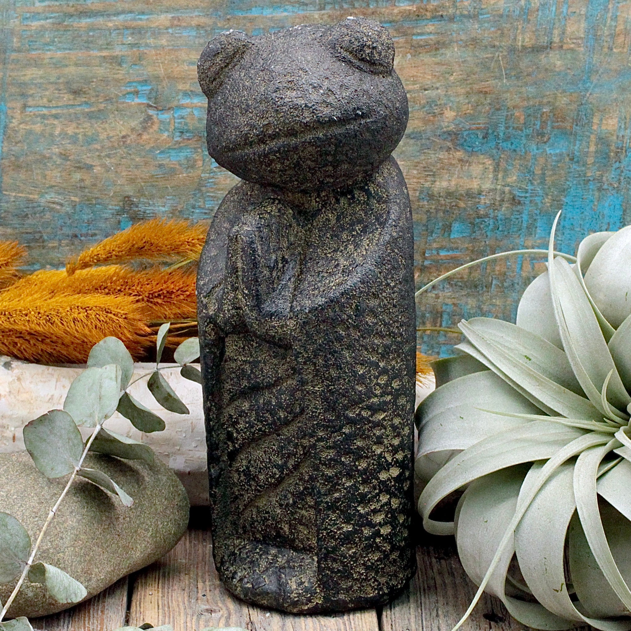 Volcanic Stone Frog Statue – RockMama.com